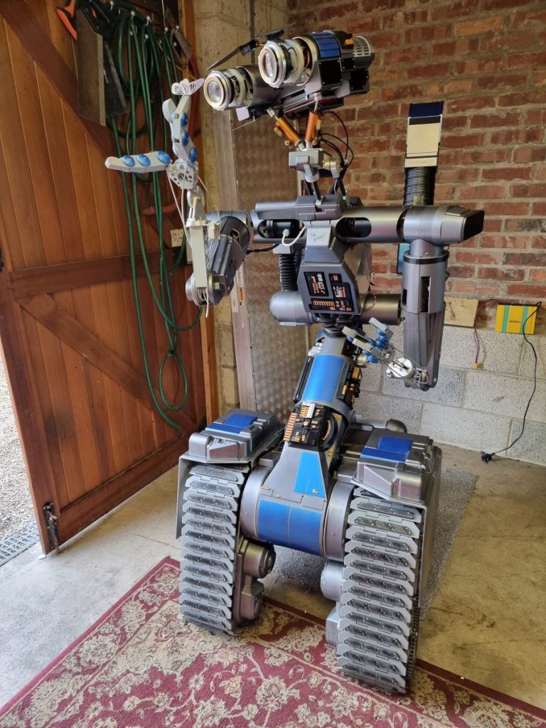 Man Builds Real Life ‘Short Circuit’ Robot And Takes Him To The Pub ...